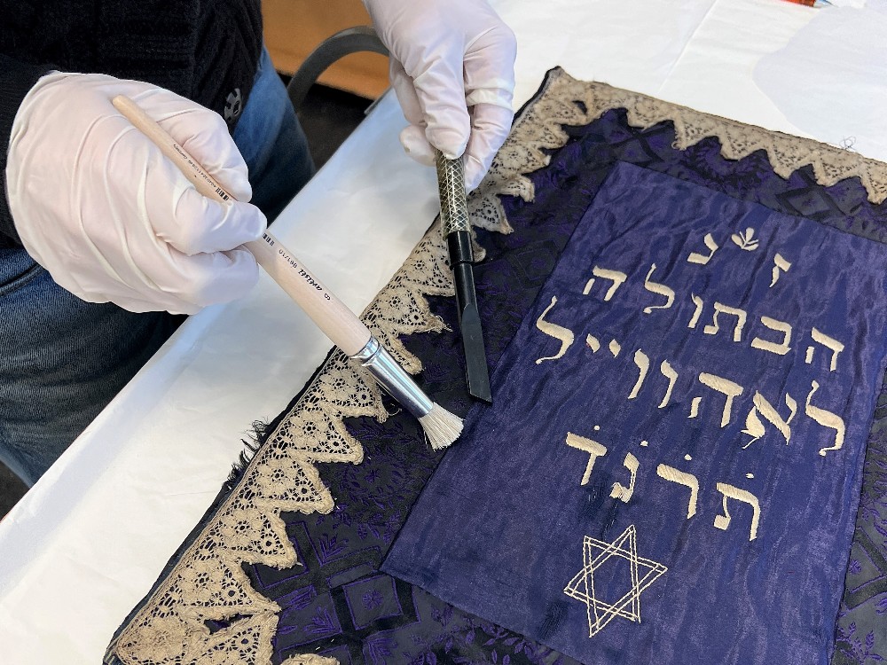 Threads full of history | Friends of the Jewish Museum Vienna